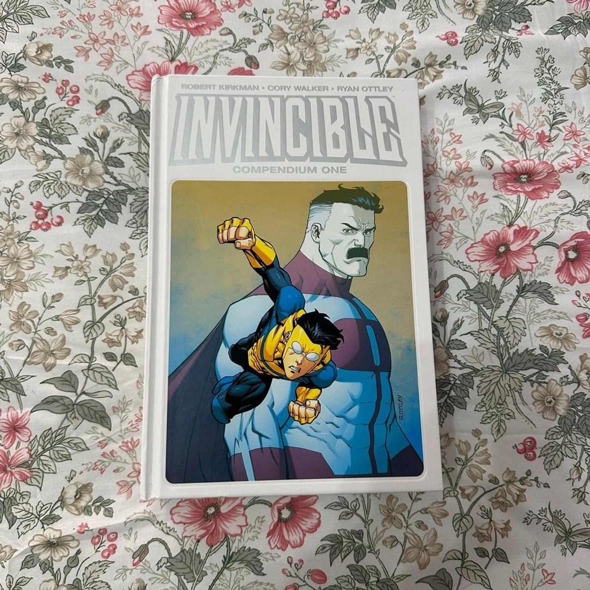 INVINCIBLE COMPENDIUM HC 01 by Kirkman, Robert, Walker, Cory
