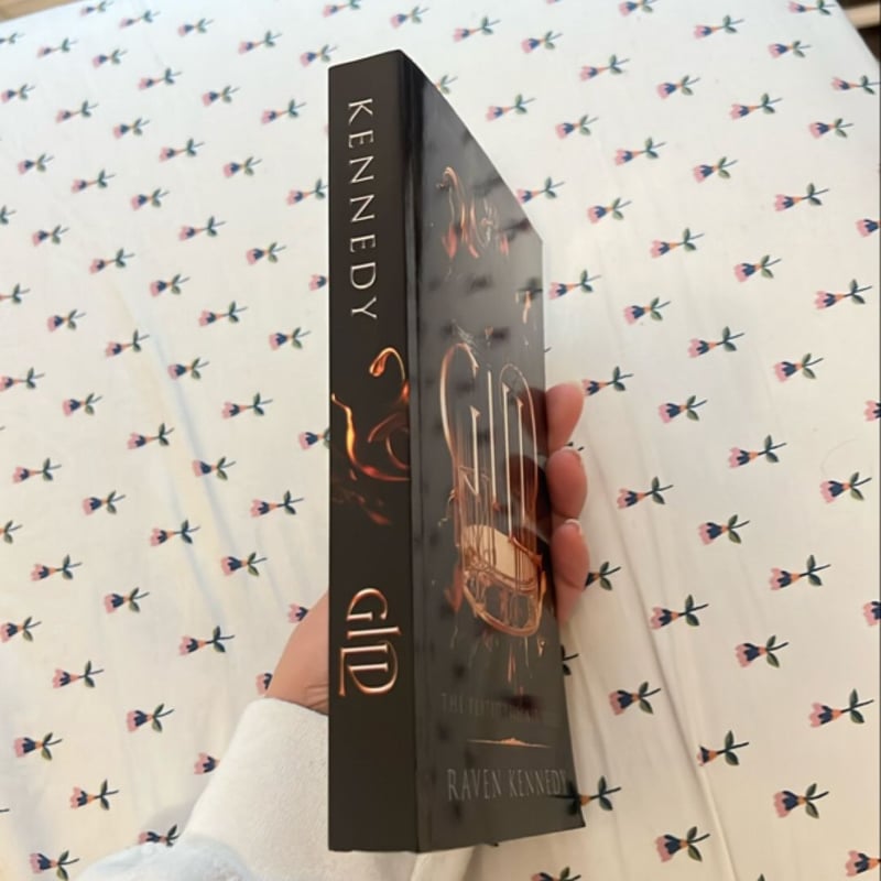 Gild: Indie Edition by Raven Kennedy, Paperback | Pangobooks