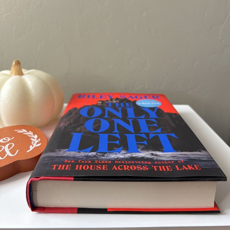 The Only One Left by Riley Sager , Hardcover | Pangobooks