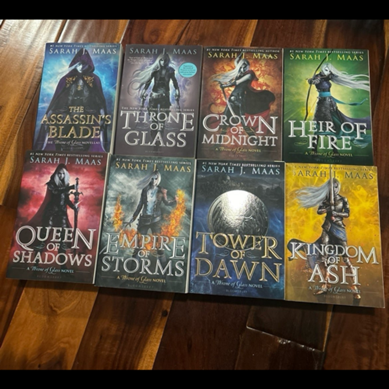 Throne of Glass OOP Paperback original covers by , Paperback | Pangobooks