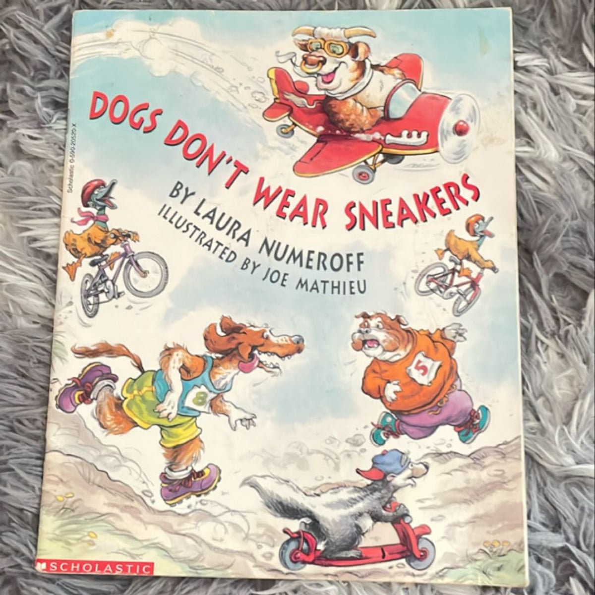 Dogs Don’t Wear Sneakers by , Hardcover | Pangobooks