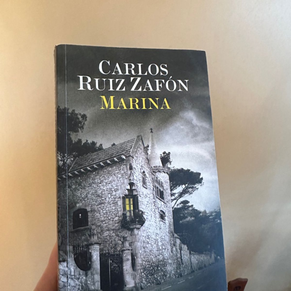 Marina by Carlos Ruiz Zafón