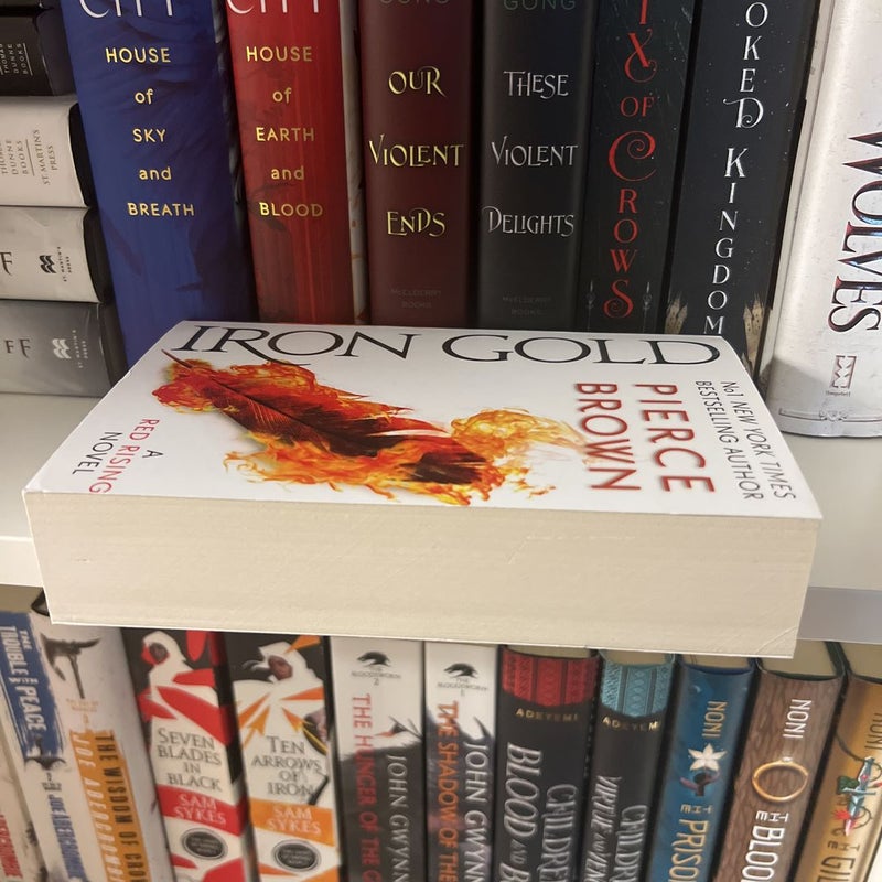 Iron Gold by Pierce Brown, Paperback | Pangobooks