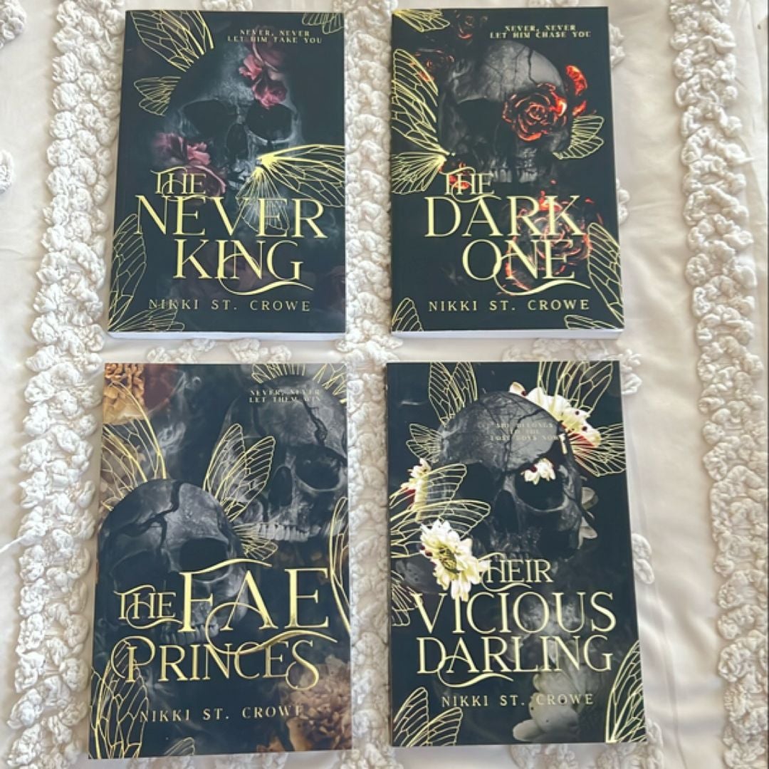 The Never King series (signed) by Nikki St. Crowe, Paperback | Pangobooks