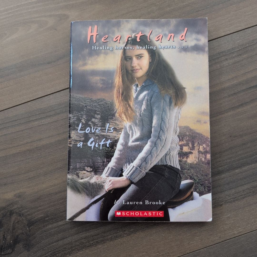 Heartland Book#15: Love Is a Gift by Lauren Brooke, Paperback | Pangobooks