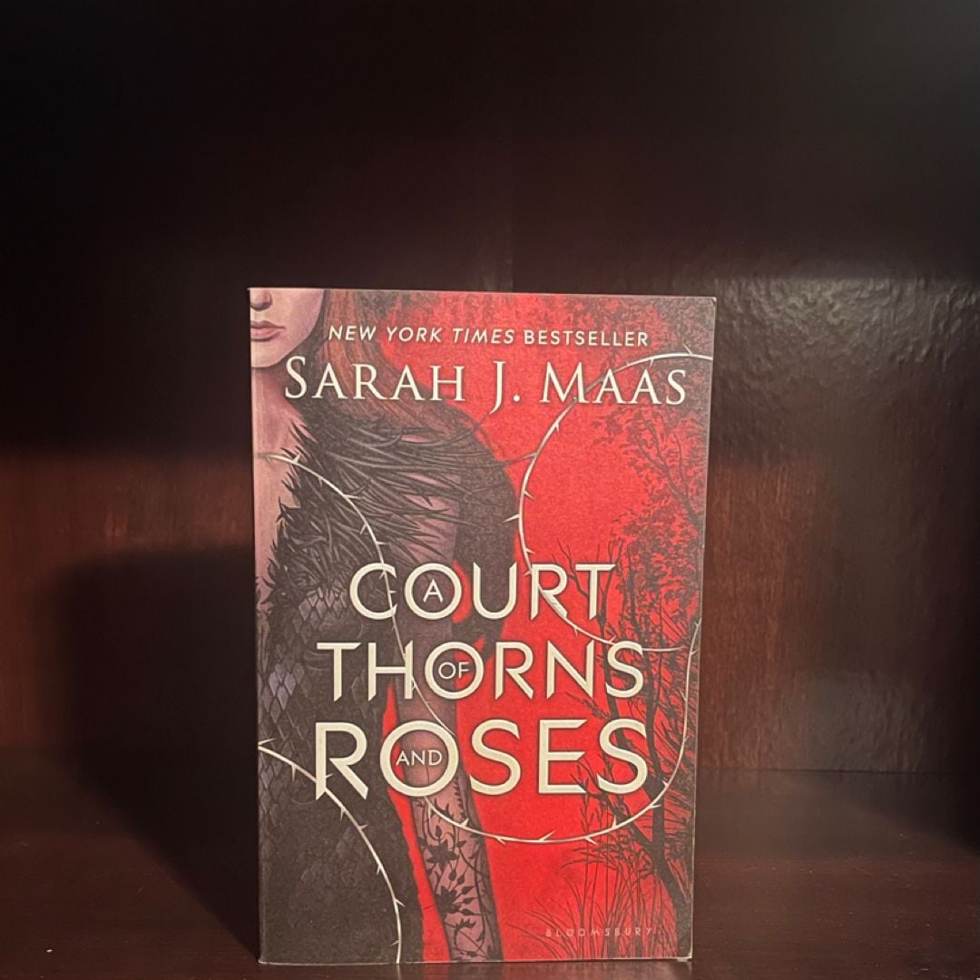 A Court of Thorns and Roses by Sarah J. Maas, Paperback | Pangobooks