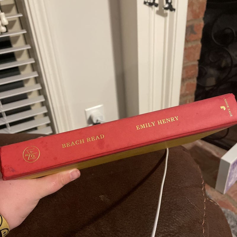 beach read by emily henry, Hardcover | Pangobooks