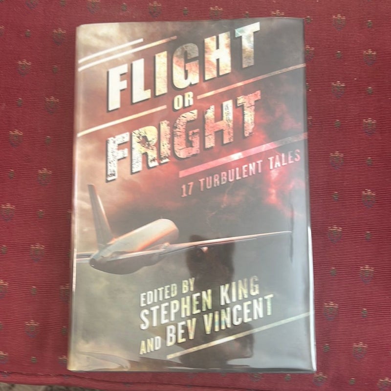 Flight or Fright by Stephen King, Hardcover | Pangobooks