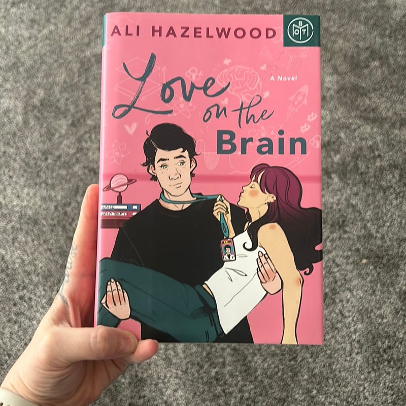 Love on the Brain by Ali Hazelwood, Hardcover | Pangobooks