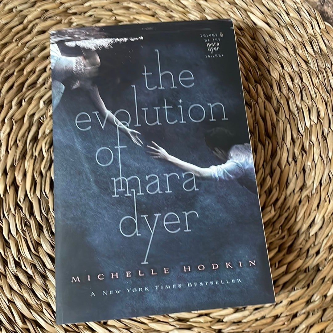 The Evolution of Mara Dyer by Michelle Hodkin, Paperback | Pangobooks