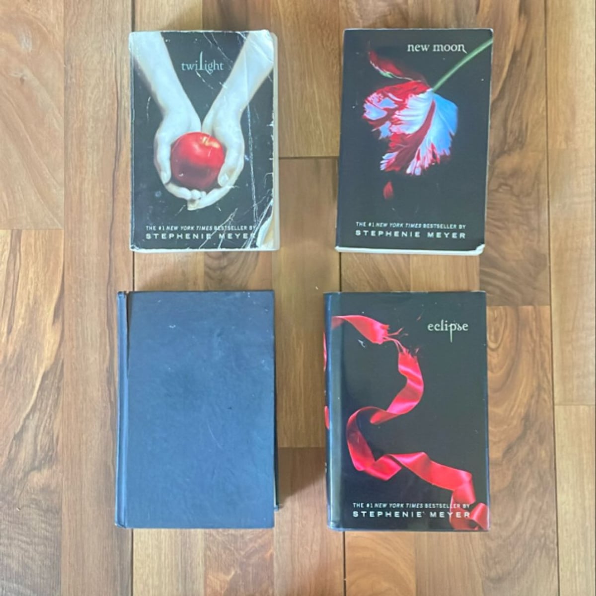 Twilight: series by Stephenie Meyer, Paperback | Pangobooks