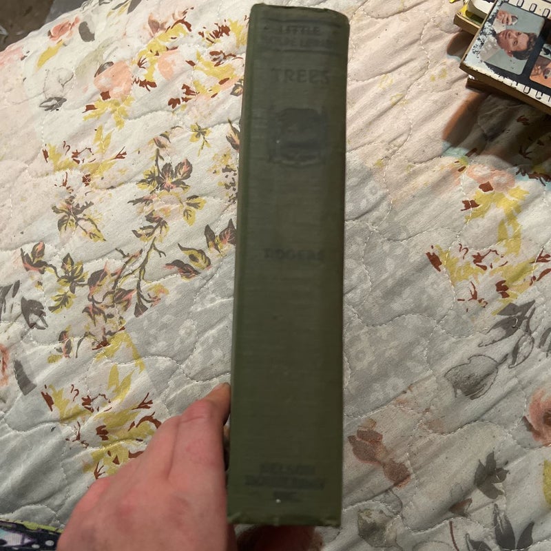 Little Nature Library Trees Worth Knowing