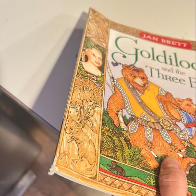 Goldilocks and the Three Bears by Jan Brett, Paperback | Pangobooks