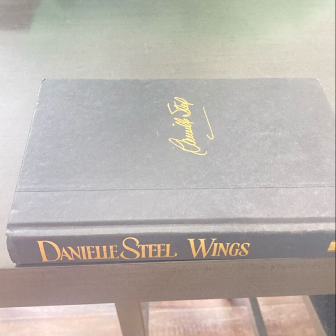 Wings by Danielle Steel , Hardcover | Pangobooks