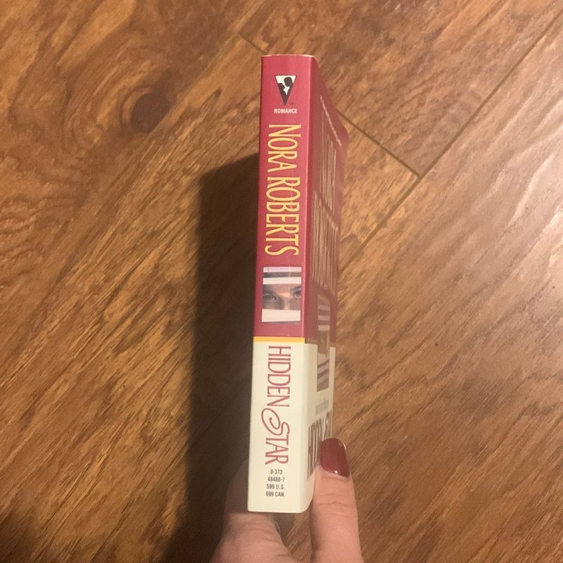 Hidden Star by Nora Roberts, Paperback | Pangobooks