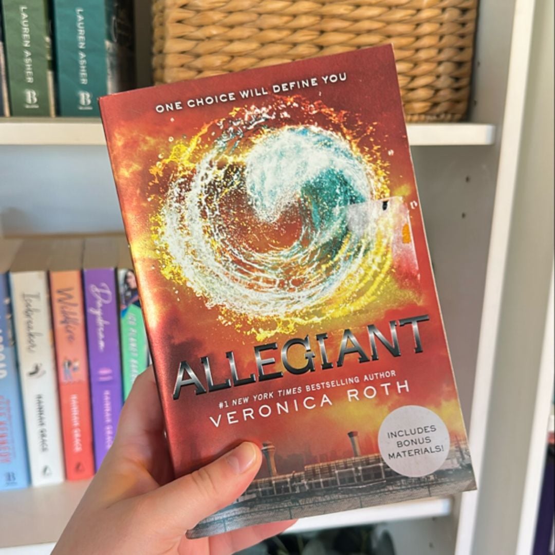 Allegiant by Veronica Roth, Paperback | Pangobooks