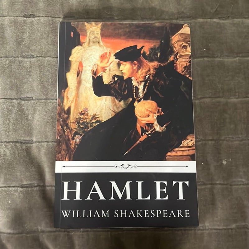 Hamlet by William Shakespeare by William Shakespeare