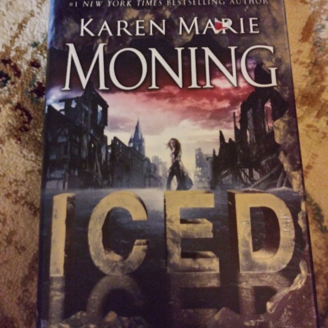 Iced by Karen Marie Moning, Hardcover | Pangobooks