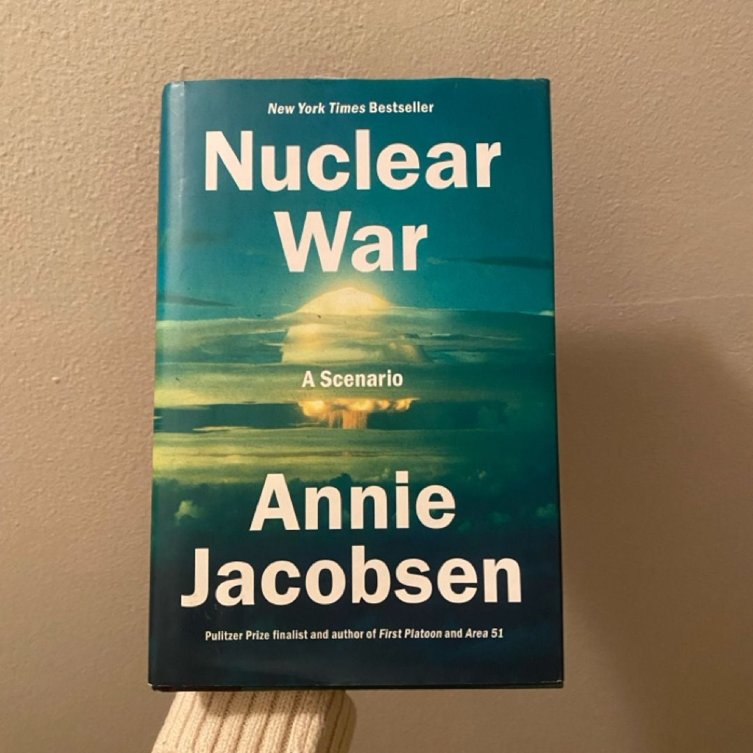 Nuclear War by Annie Jacobsen, Hardcover | Pangobooks