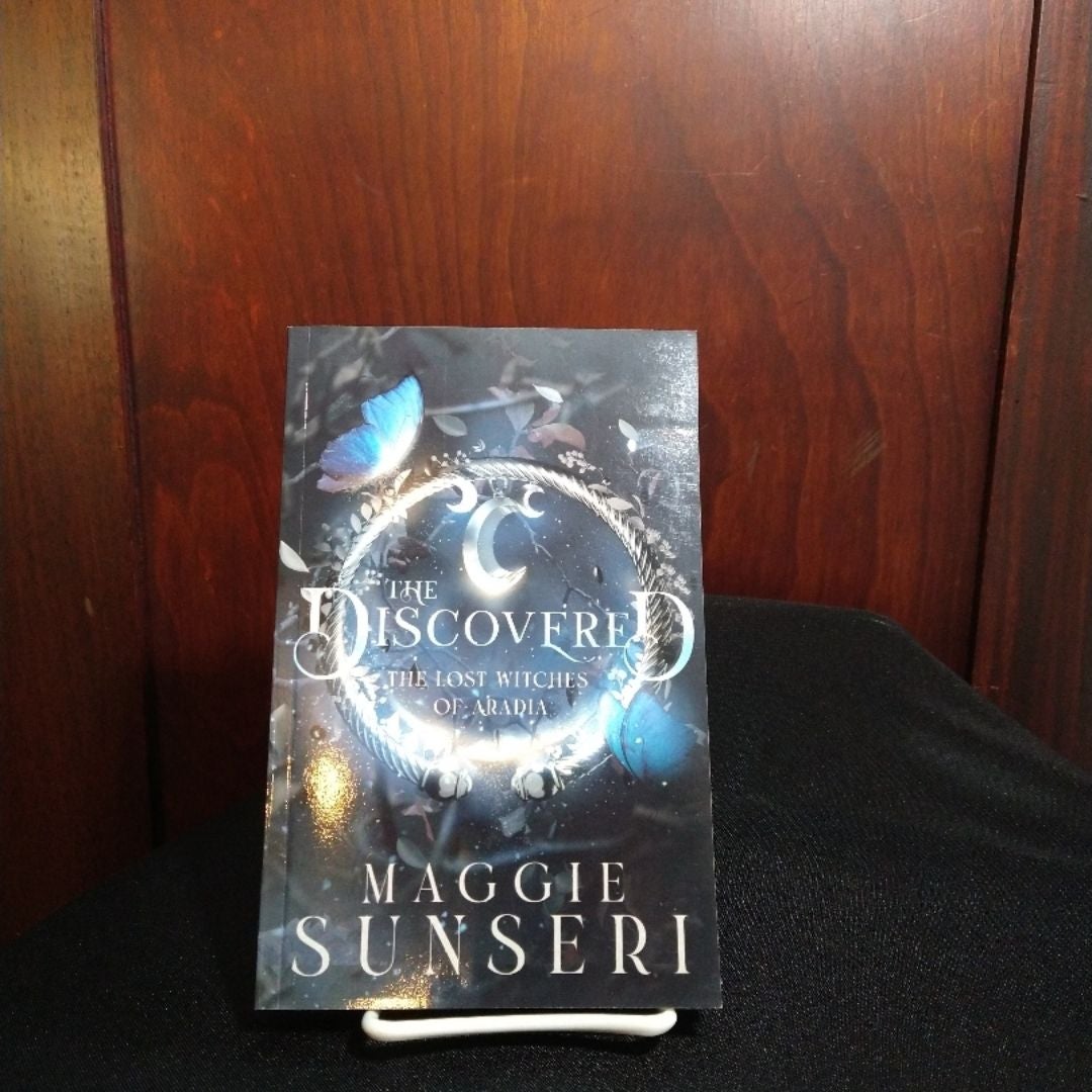 The Discovered by Maggie Sunseri, Paperback | Pangobooks