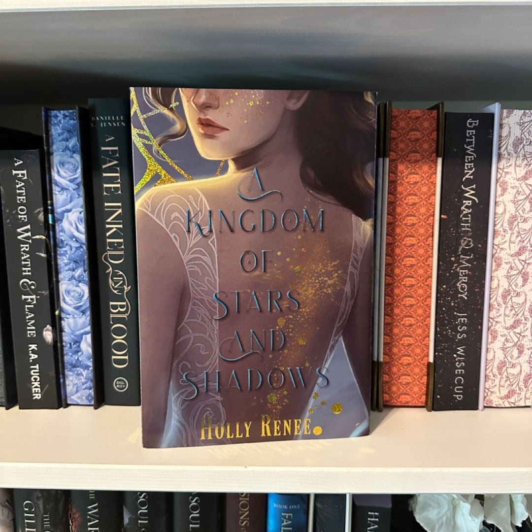 A Kingdom of Stars and Shadows by Holly Renee , Hardcover | Pangobooks