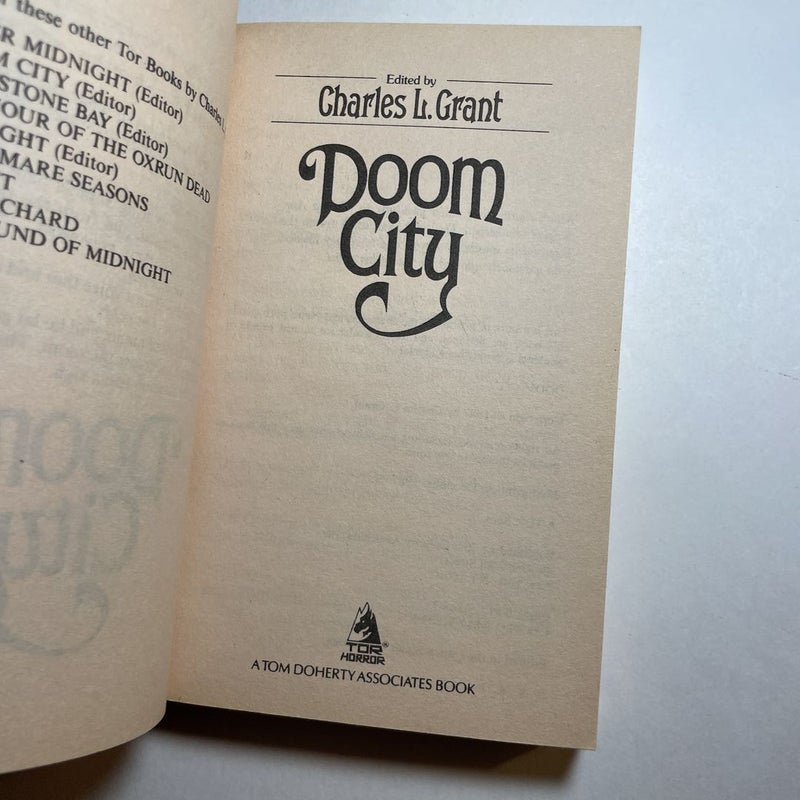 Doom City by Charles L Grant, Paperback | Pangobooks