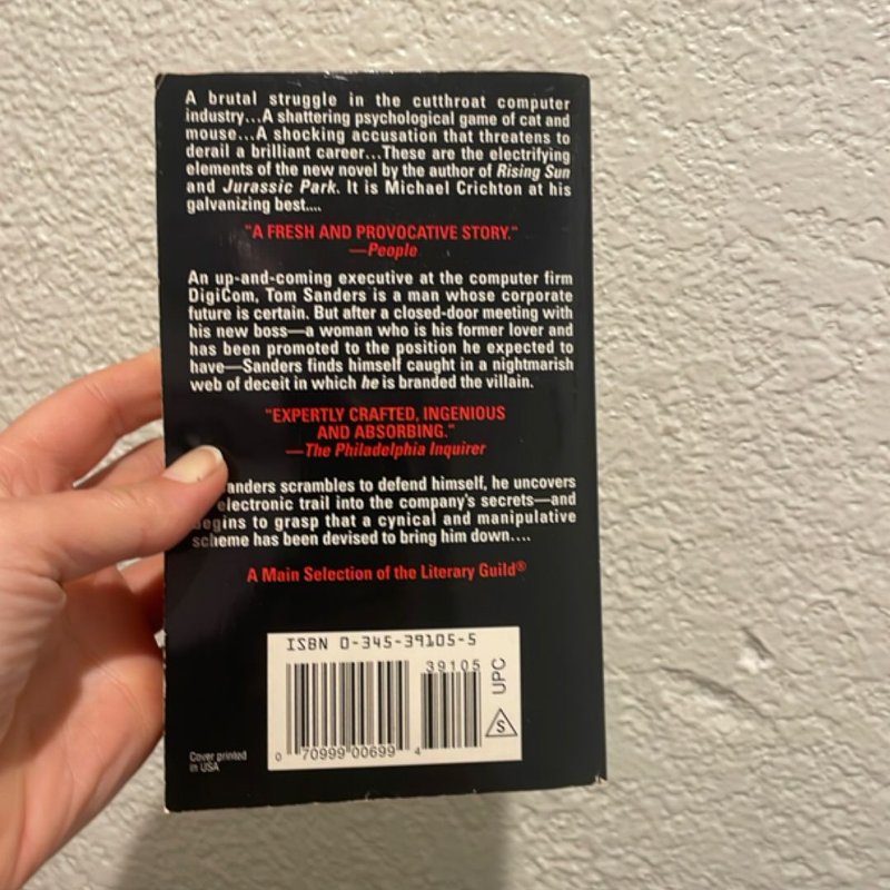 Disclosure by Michael Crichton, Paperback | Pangobooks