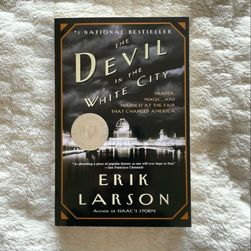 The Devil in the White City by Erik Larson, Paperback | Pangobooks