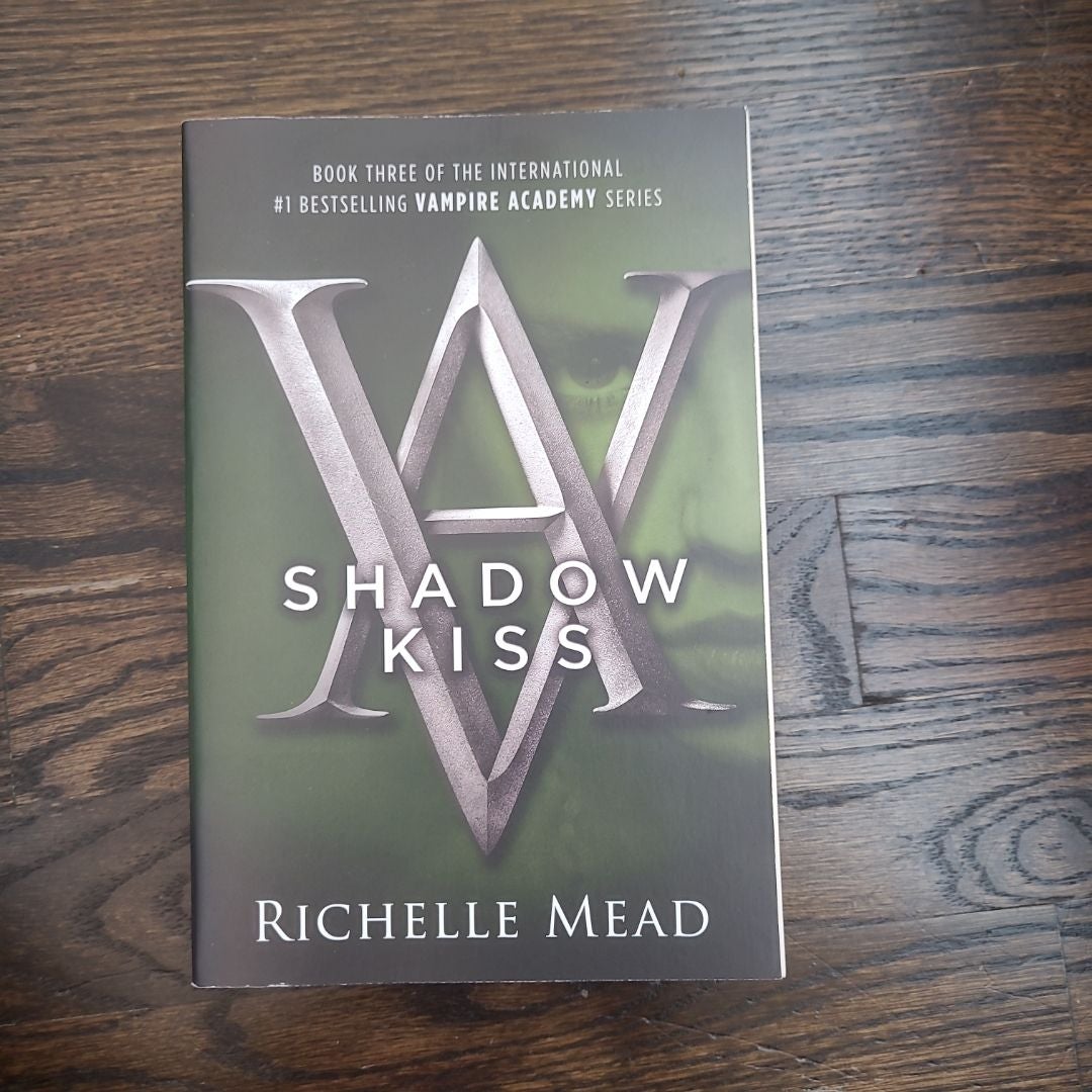 Shadow Kiss by Richelle Mead, Paperback | Pangobooks