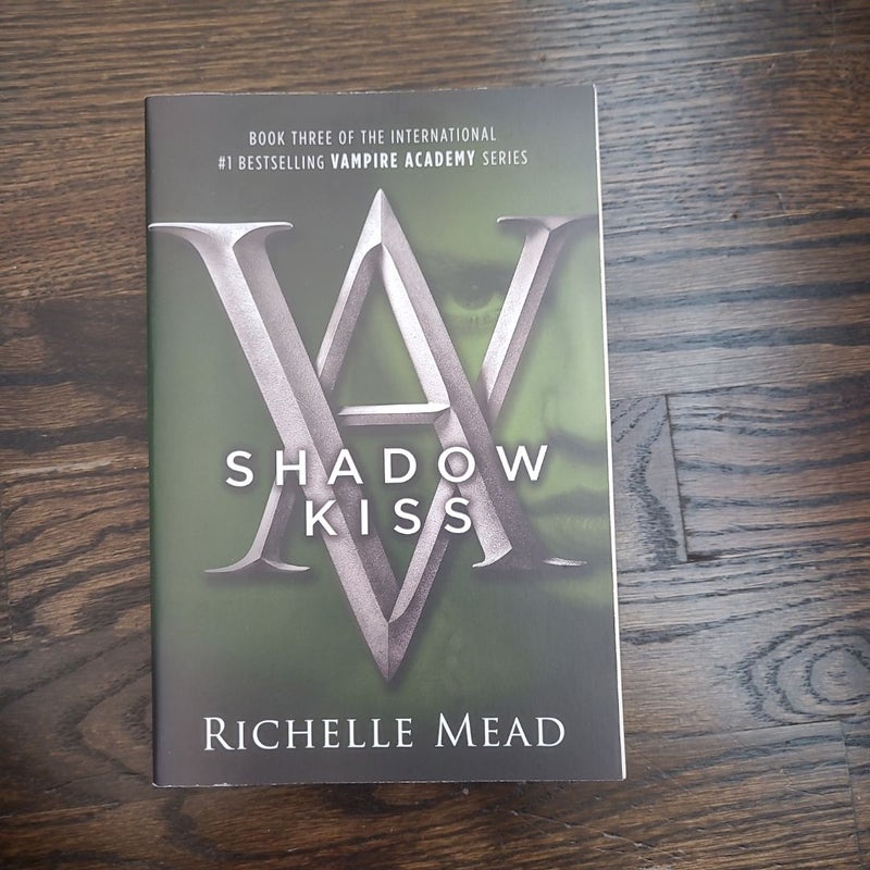 Shadow Kiss by Richelle Mead, Paperback | Pangobooks