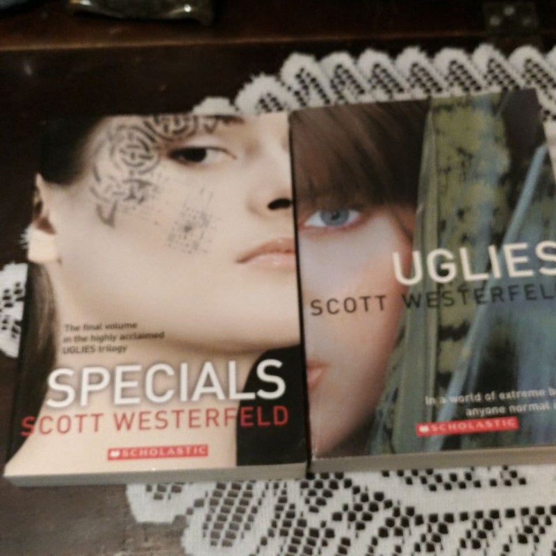 Specials and uglies by Scott Westerfeld, Paperback | Pangobooks