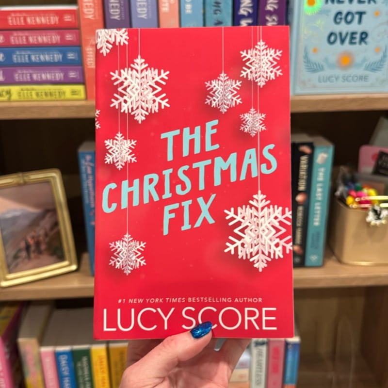 The Christmas Fix by Lucy Score, Paperback | Pangobooks