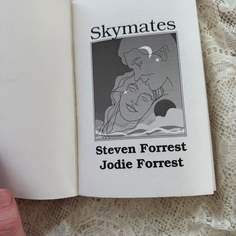 Skymates by Steven Forrest; Jodie Forrest, Paperback | Pangobooks