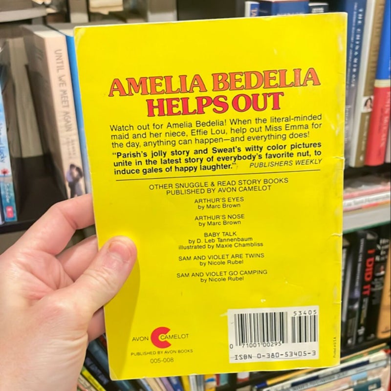 Amelia Bedelia Helps Out by Peggy Parish, Paperback | Pangobooks