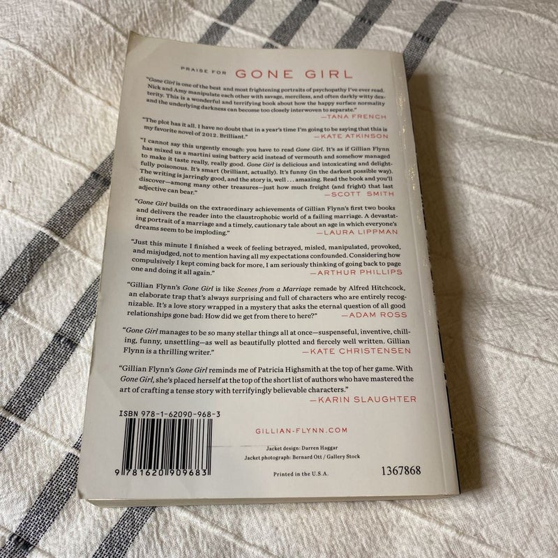 Gone Girl by Gillian Flynn, Paperback | Pangobooks