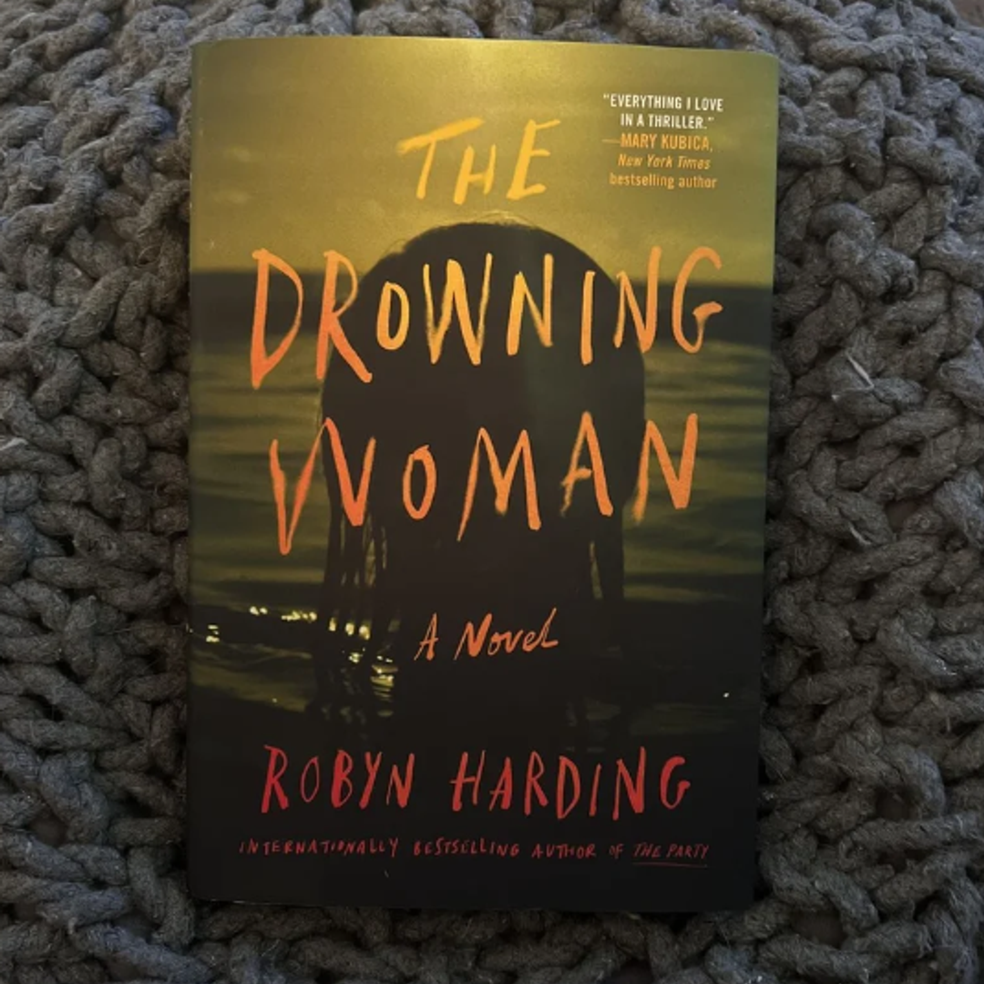 The Drowning Woman by Robyn Harding, Paperback | Pangobooks