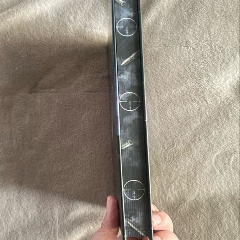 Mafia Target by Mila Finelli , Hardcover | Pangobooks
