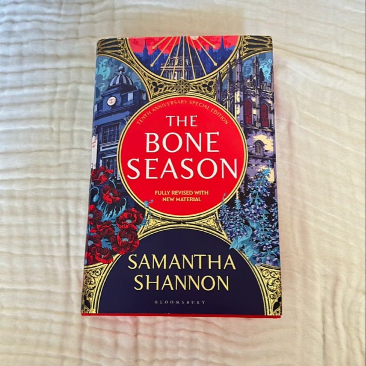 The Bone Season by Samantha Shannon, Hardcover | Pangobooks