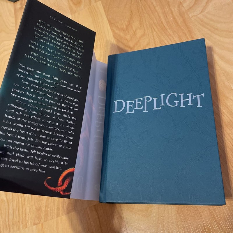 Deeplight by Frances Hardinge, Hardcover | Pangobooks