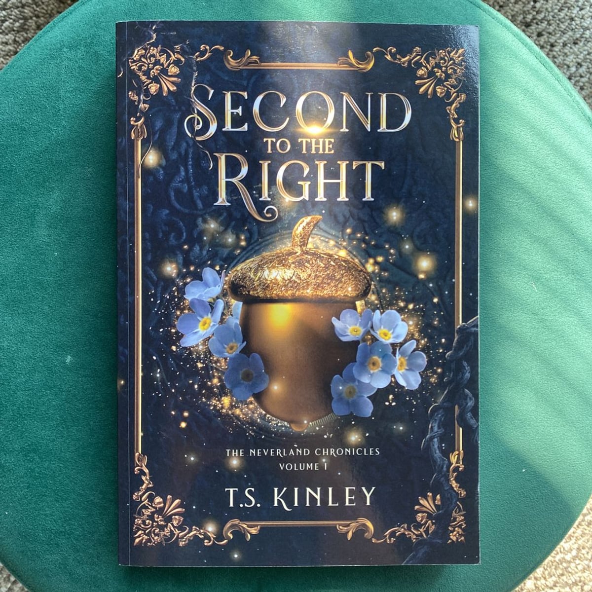 Second to the Right by T.S. Kinley, Paperback | Pangobooks