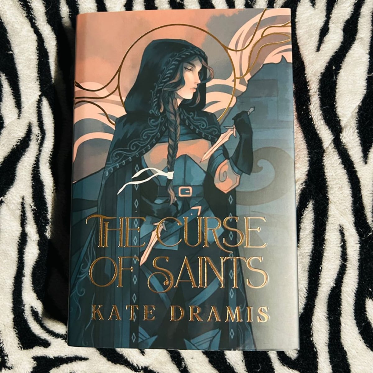 The curse of saints by Kate Dramis, Hardcover | Pangobooks