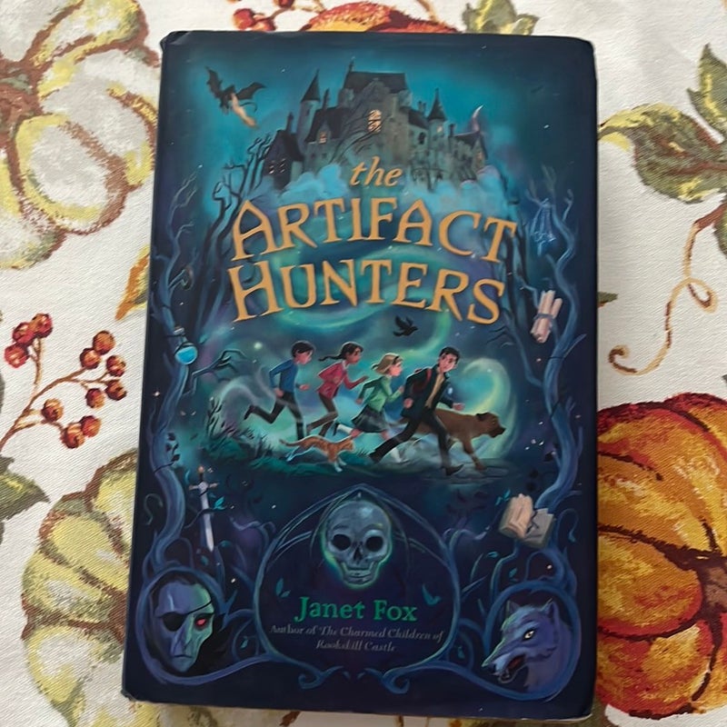 The Artifact Hunters by Janet Fox, Hardcover | Pangobooks