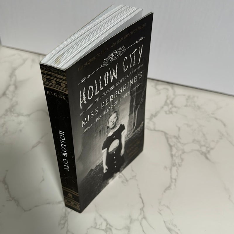 Hollow City by Ransom Riggs, Paperback | Pangobooks