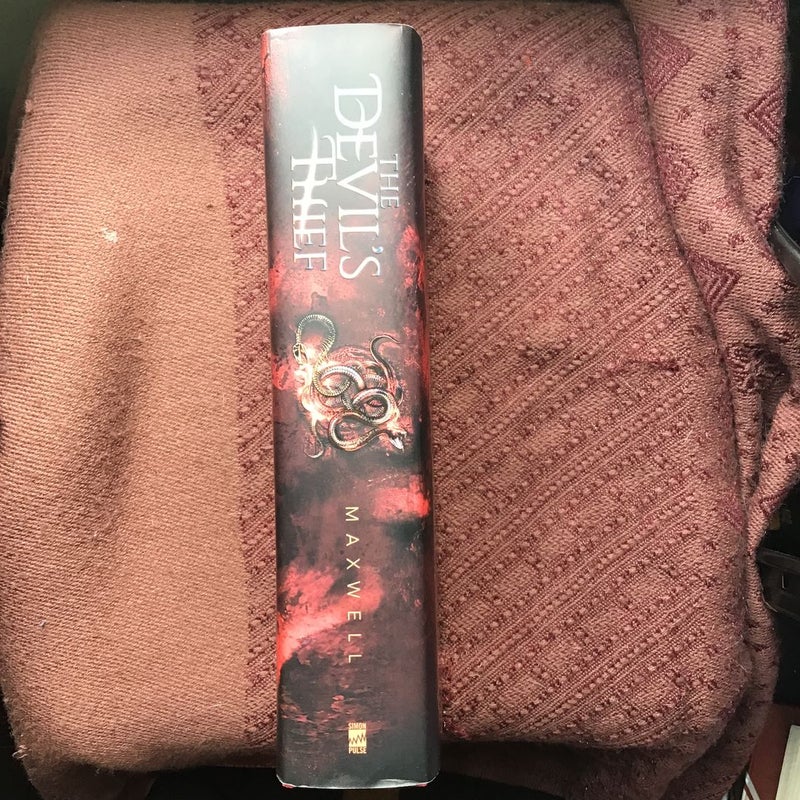 The Devil's Thief by Lisa Maxwell, Hardcover | Pangobooks