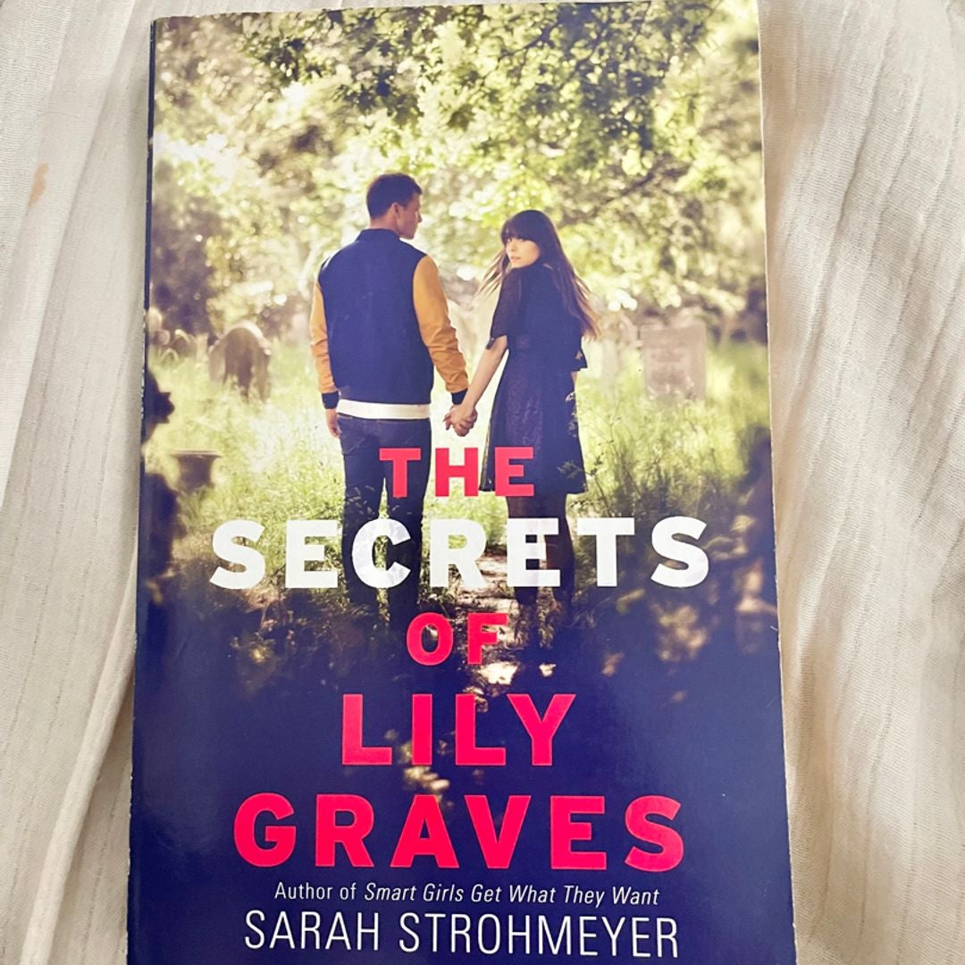 The Secrets of Lily Graves by Sarah Strohmeyer, Paperback | Pangobooks