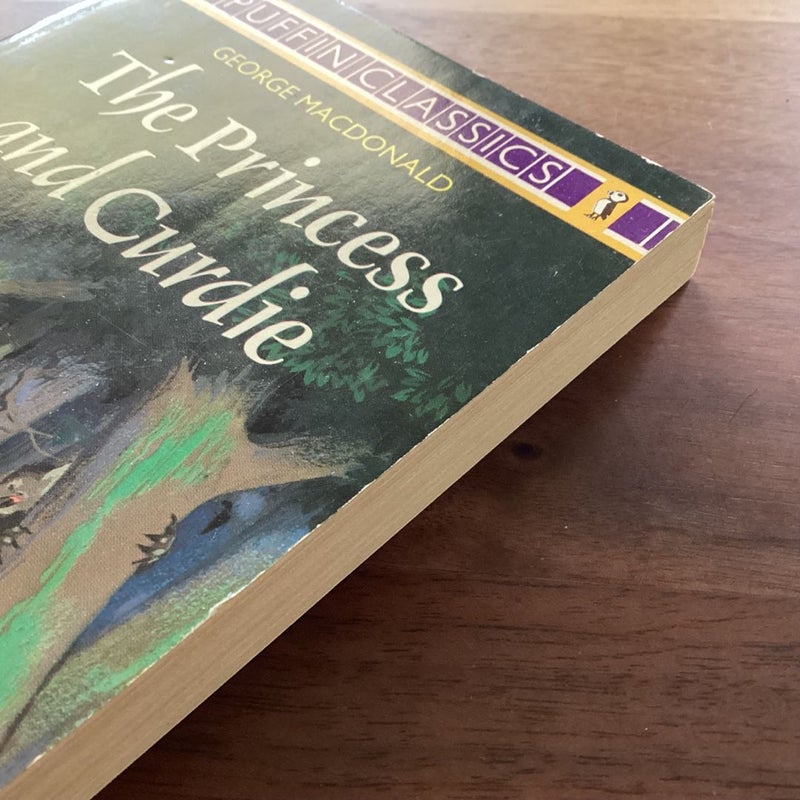 The Princess and Curdie by George MacDonald; Helen Stratton (Illustrator)