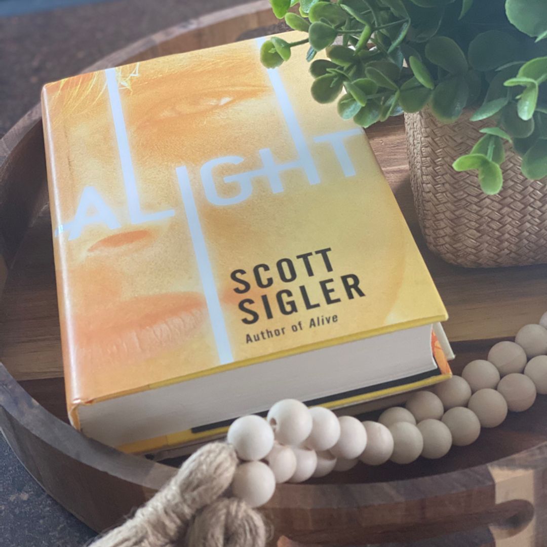 Alight by Scott Sigler, Hardcover | Pangobooks
