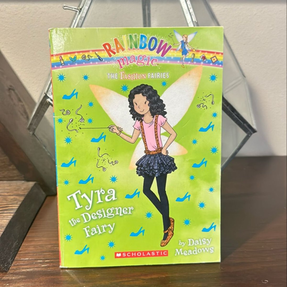 Rainbow Magic Rainbow Fairies Book #1: Ruby the Red Fairy by Daisy Meadows
