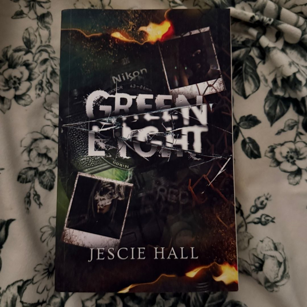 Green light by Jescie Hall, Paperback | Pangobooks