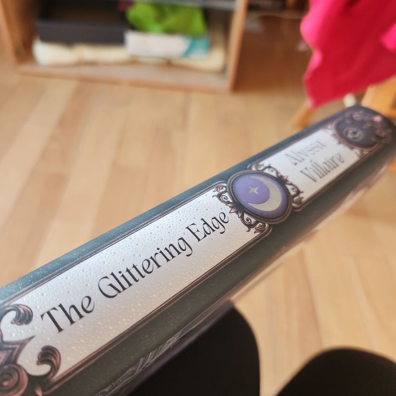 The Glittering Edge - Fairyloot by Alyssa Villaire, Hardcover | Pangobooks